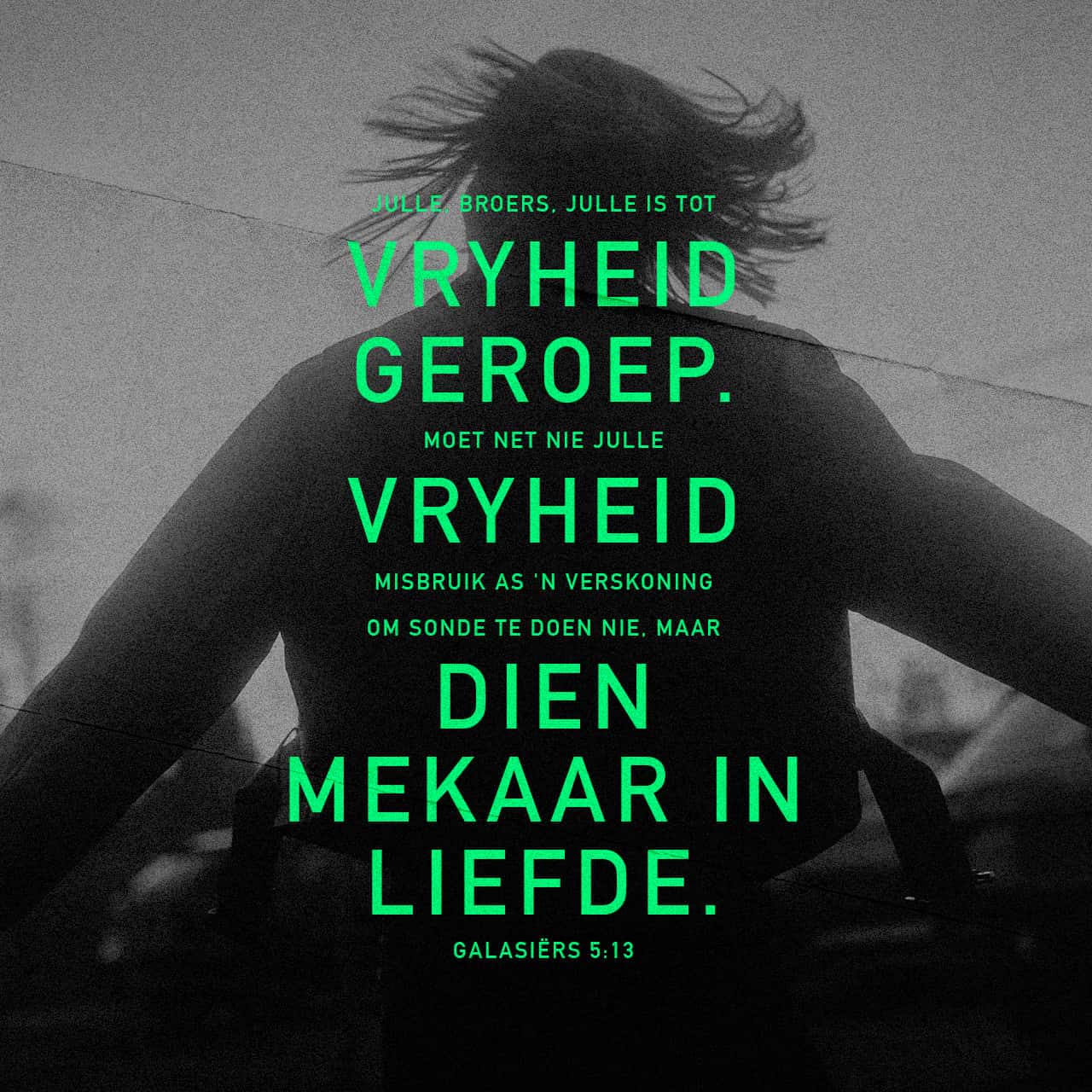 Galasiërs 5:13 Vriende, God wil hê julle moet vry wees, maar julle ...