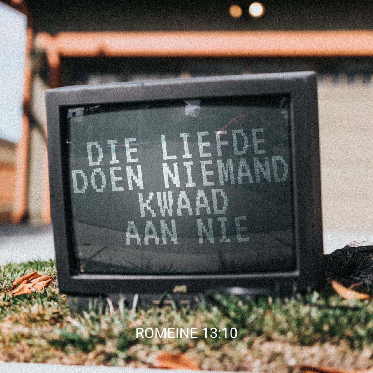 ROMEINE 13:8-10 Julle moet niemand iets verskuldig wees nie, behalwe om ...